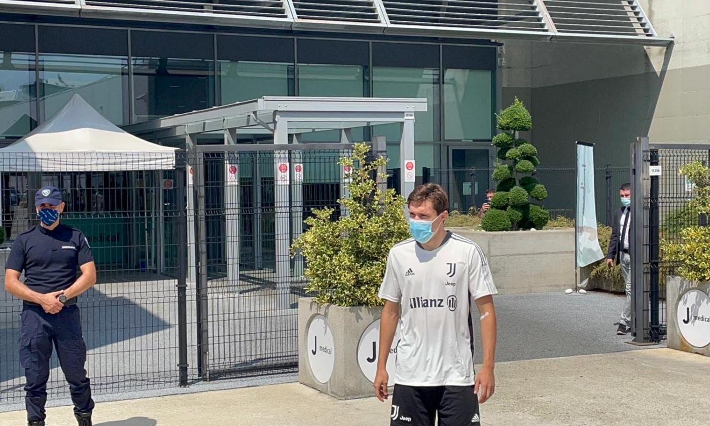 Juve, Chiesa si allena in campo. Allegri e i tifosi non vedono l'ora di ... Juve, Chiesa si allena in campo. Allegri e i tifosi non vedono l'ora di ...