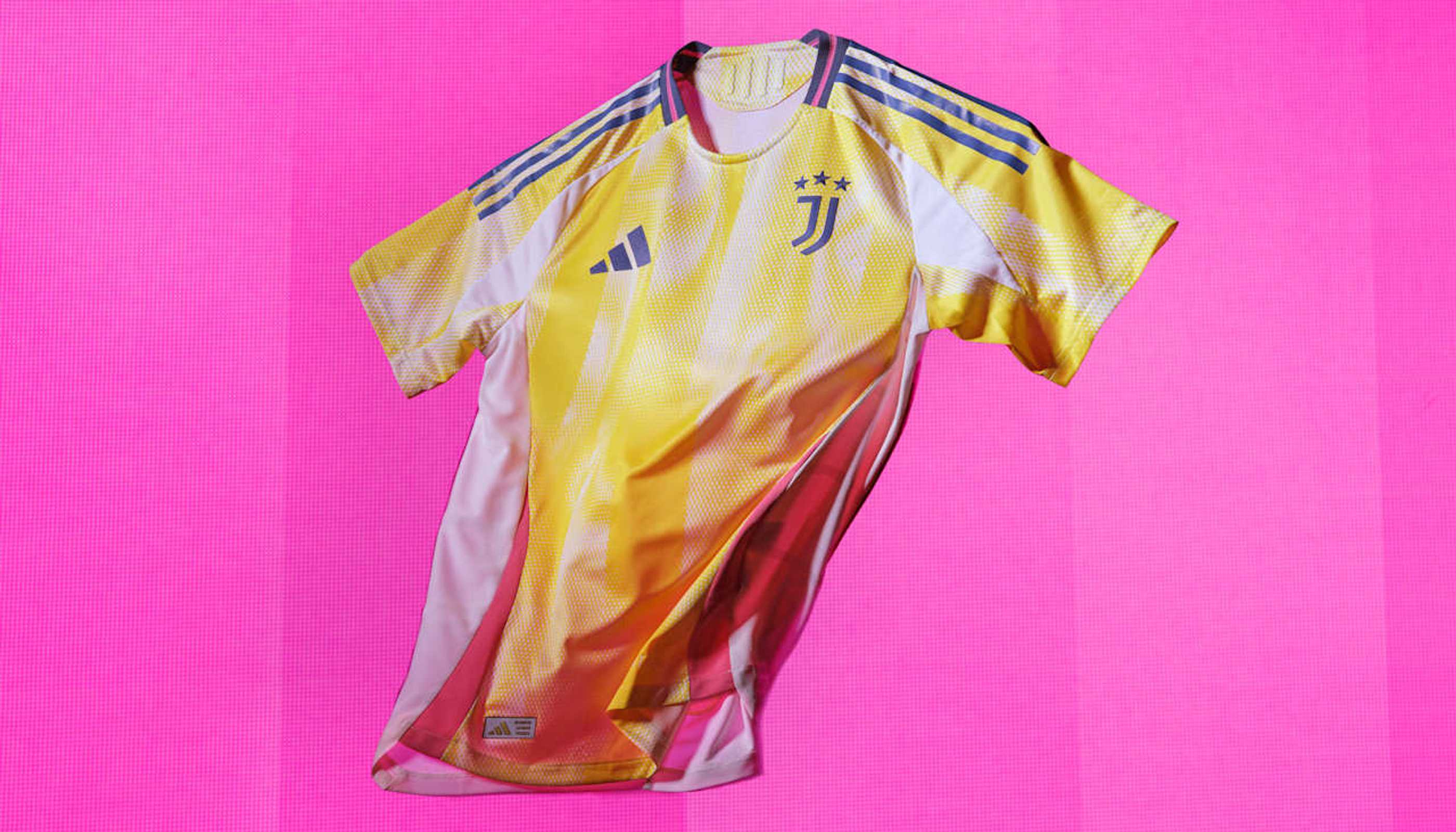 Juventus, UFFICIALE: presentata la seconda maglia FOTO. 'Si continua a ... Juventus, UFFICIALE: presentata la seconda maglia FOTO. 'Si continua a ...